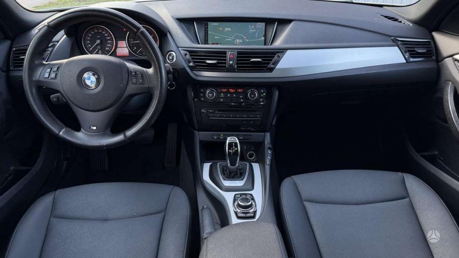 White BMW X1 2013 in Ukmerge, with an engine capacity of 2.00 L and mileage of 291 thousand km for 7300 €, photo 12 on AUTOMOTO.COM.LV