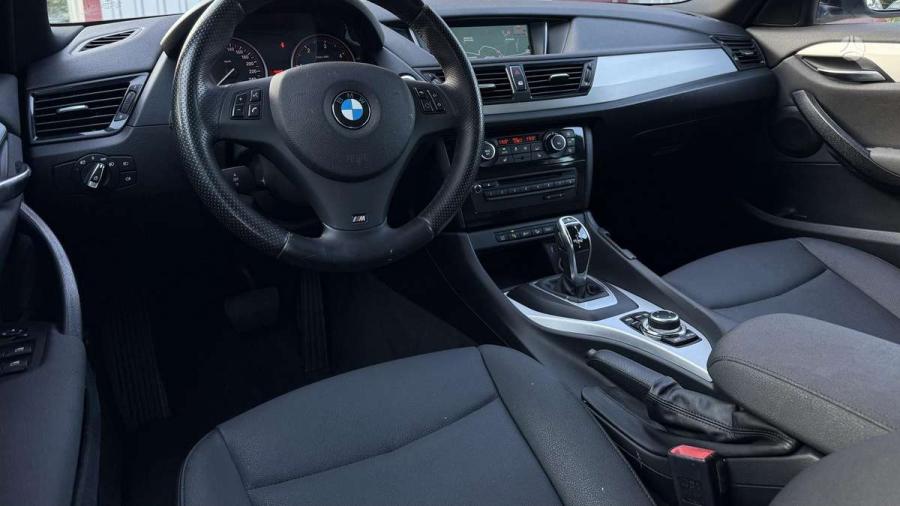 White BMW X1 2013 in Ukmerge, with an engine capacity of 2.00 L and mileage of 291 thousand km for 7300 €, photo 13 on AUTOMOTO.COM.LV