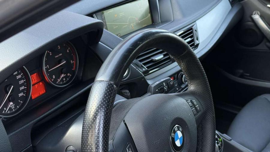 White BMW X1 2013 in Ukmerge, with an engine capacity of 2.00 L and mileage of 291 thousand km for 7300 €, photo 16 on AUTOMOTO.COM.LV