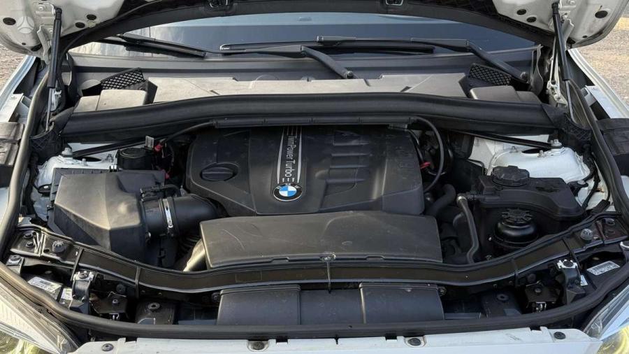 White BMW X1 2013 in Ukmerge, with an engine capacity of 2.00 L and mileage of 291 thousand km for 7300 €, photo 23 on AUTOMOTO.COM.LV