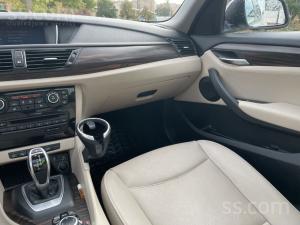 Balts BMW X1 2013 Rīga, ar dzinēja tilpumu 2.00 L un nobraukumu 228 tūkst. km par 8790 €, foto 27 vietnē AUTOMOTO.COM.LV