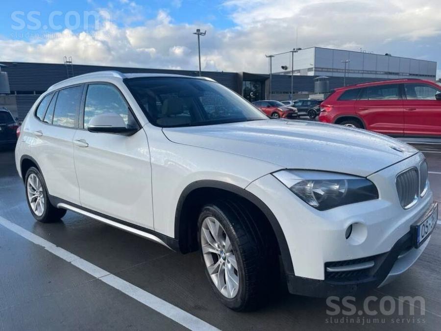 White BMW X1 2013 in Riga, with an engine capacity of 2.00 L and mileage of 228 thousand km for 7598 €, photo 6 on AUTOMOTO.COM.LV