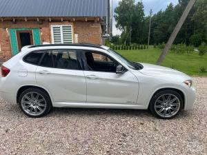 White BMW X1 2013 in Vilnius, with an engine capacity of 3.00 L and mileage of 130 thousand km for 8300 €, photo 7 on AUTOMOTO.COM.LV
