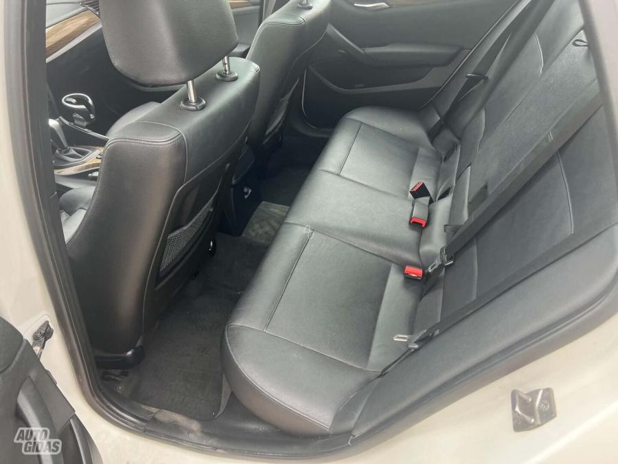 White BMW X1 2013 in Vilnius, with an engine capacity of 3.00 L and mileage of 130 thousand km for 8300 €, photo 14 on AUTOMOTO.COM.LV