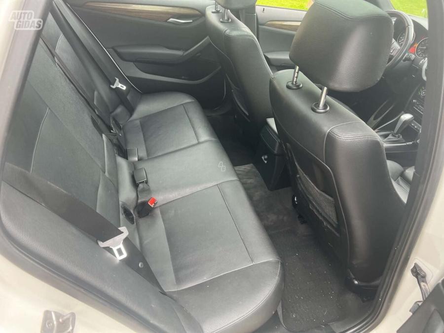 White BMW X1 2013 in Vilnius, with an engine capacity of 3.00 L and mileage of 130 thousand km for 8300 €, photo 16 on AUTOMOTO.COM.LV