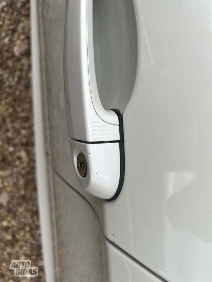 White BMW X1 2013 in Vilnius, with an engine capacity of 3.00 L and mileage of 130 thousand km for 8300 €, photo 17 on AUTOMOTO.COM.LV