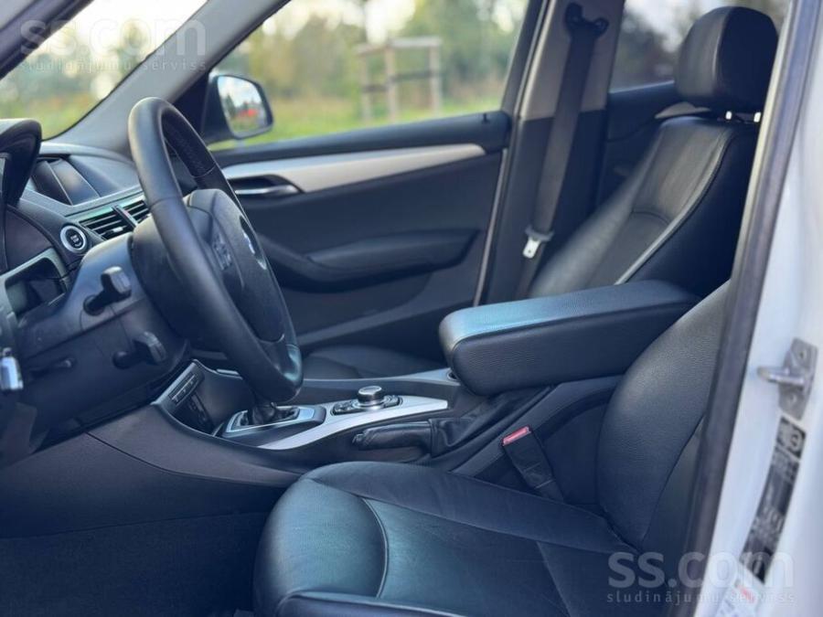 Balts BMW X1 2013 Rīga, ar dzinēja tilpumu 2.00 L un nobraukumu 329 tūkst. km par 6350 €, foto 23 vietnē AUTOMOTO.COM.LV
