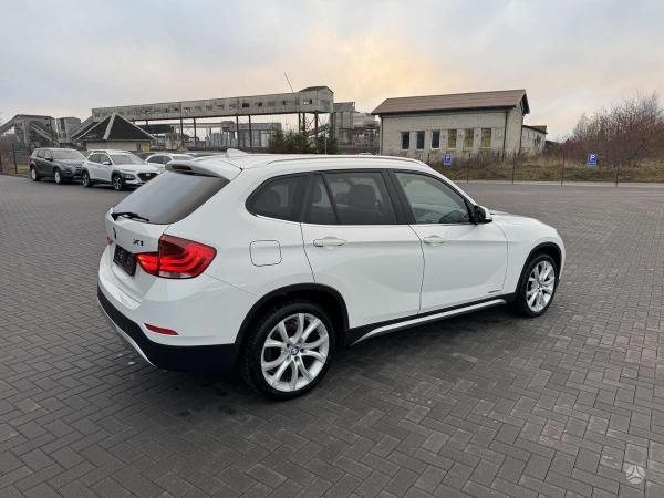 White BMW X1 2014 in Telschi, with an engine capacity of 2.00 L and mileage of 258 thousand km for 8300 €, photo 7 on AUTOMOTO.COM.LV