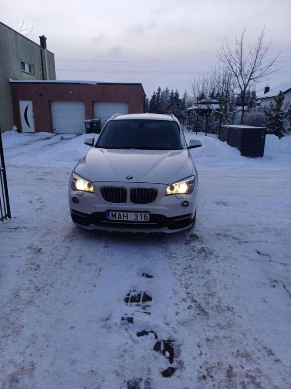 White BMW X1 2014 in Kaunas, with an engine capacity of 2.00 L and mileage of 244 thousand km for 9200 €, photo 1 on AUTOMOTO.COM.LV