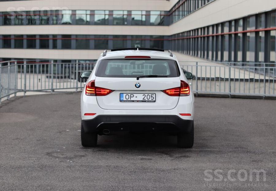 White BMW X1 2014 in Riga, with an engine capacity of 2.00 L and mileage of 181 thousand km for 9980 €, photo 6 on AUTOMOTO.COM.LV