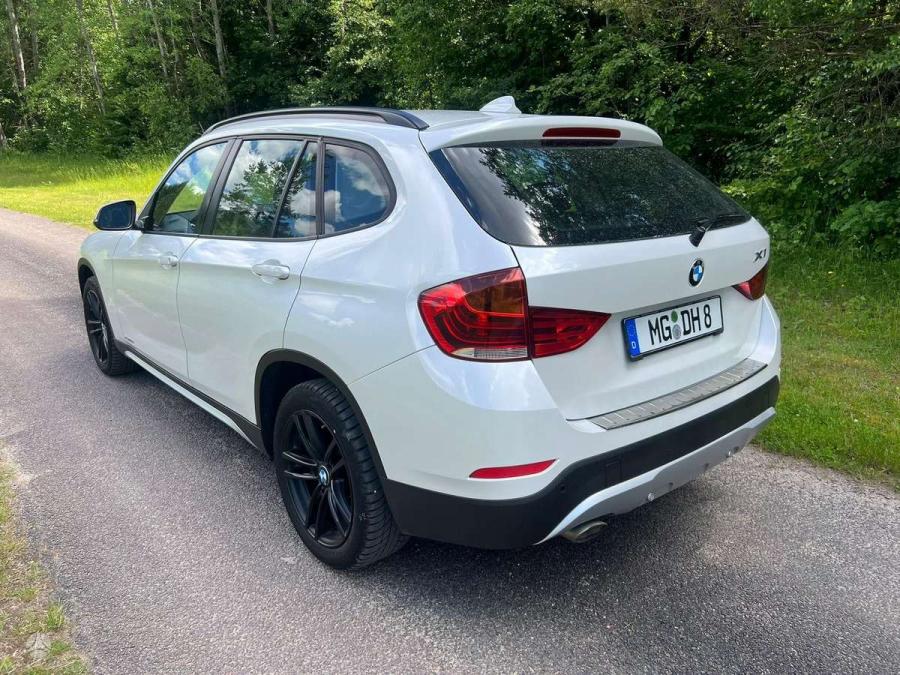White BMW X1 2014 in Utena, with an engine capacity of 2.00 L and mileage of 233 thousand km for 7200 €, photo 5 on AUTOMOTO.COM.LV