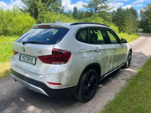 White BMW X1 2014 in Utena, with an engine capacity of 2.00 L and mileage of 233 thousand km for 7200 €, photo 6 on AUTOMOTO.COM.LV