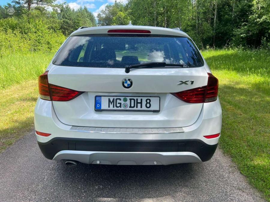 White BMW X1 2014 in Utena, with an engine capacity of 2.00 L and mileage of 233 thousand km for 7200 €, photo 7 on AUTOMOTO.COM.LV