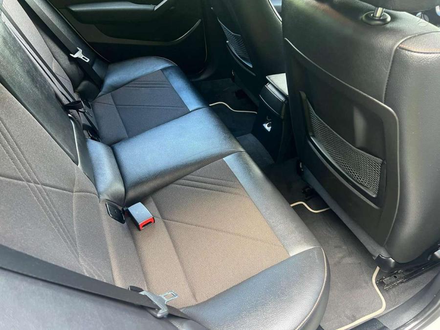 White BMW X1 2014 in Utena, with an engine capacity of 2.00 L and mileage of 233 thousand km for 7200 €, photo 14 on AUTOMOTO.COM.LV