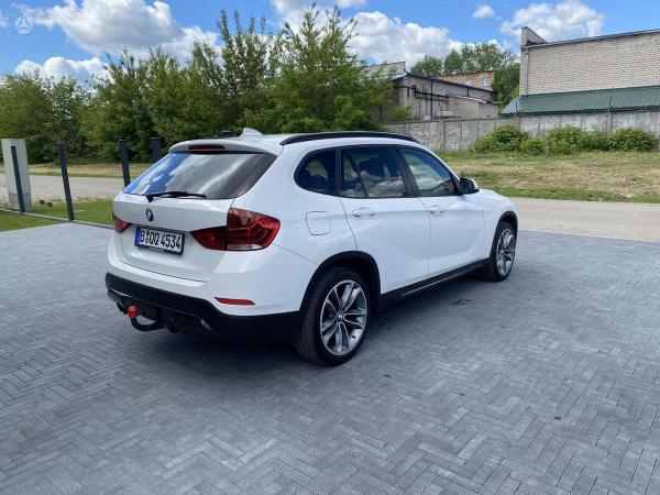 White BMW X1 2014 in Panevezys, with an engine capacity of 2.00 L and mileage of 264 thousand km for 8199 €, photo 3 on AUTOMOTO.COM.LV