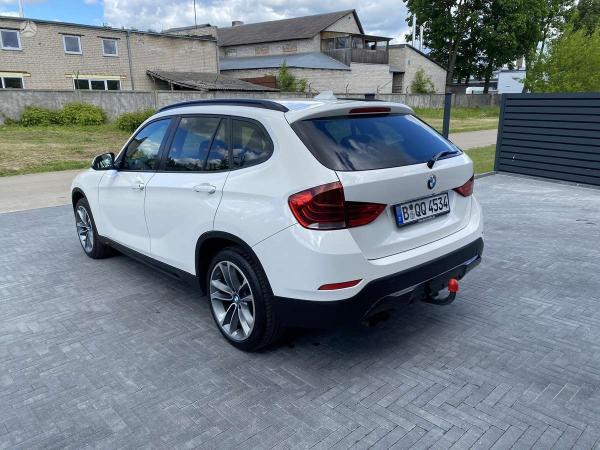 White BMW X1 2014 in Panevezys, with an engine capacity of 2.00 L and mileage of 264 thousand km for 8199 €, photo 4 on AUTOMOTO.COM.LV