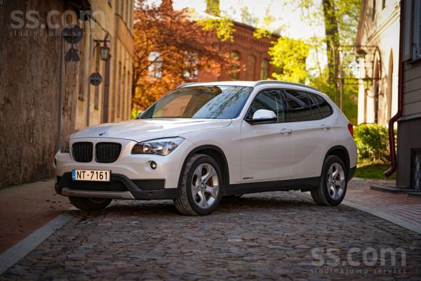 Белый БМВ Х1 2014 в Рига, объемом двигателя 2.00 л и пробегом 263 тыс. км за 10250 €, фото 1 на AUTOMOTO.COM.LV
