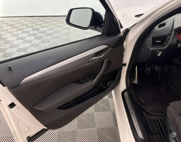 Balts BMW X1 2014 Marijampole, ar dzinēja tilpumu 2.00 L un nobraukumu 237 tūkst. km par 8650 €, foto 6 vietnē AUTOMOTO.COM.LV