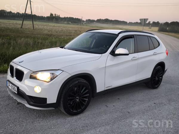 White BMW X1 2014 in Riga, with an engine capacity of 2.00 L and mileage of 225 thousand km for 6250 €, photo 1 on AUTOMOTO.COM.LV