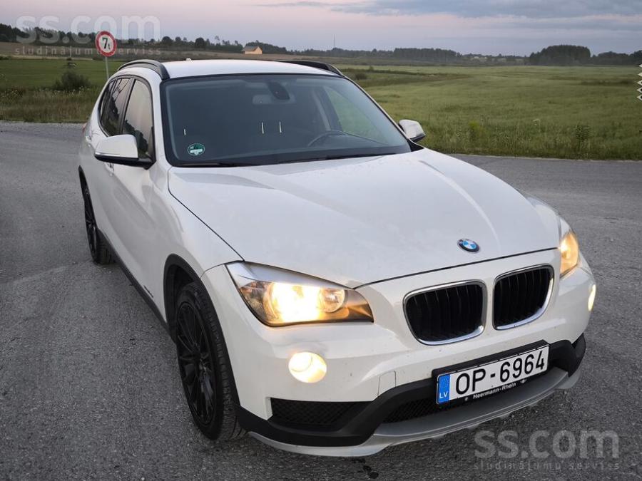 White BMW X1 2014 in Riga, with an engine capacity of 2.00 L and mileage of 225 thousand km for 6250 €, photo 4 on AUTOMOTO.COM.LV