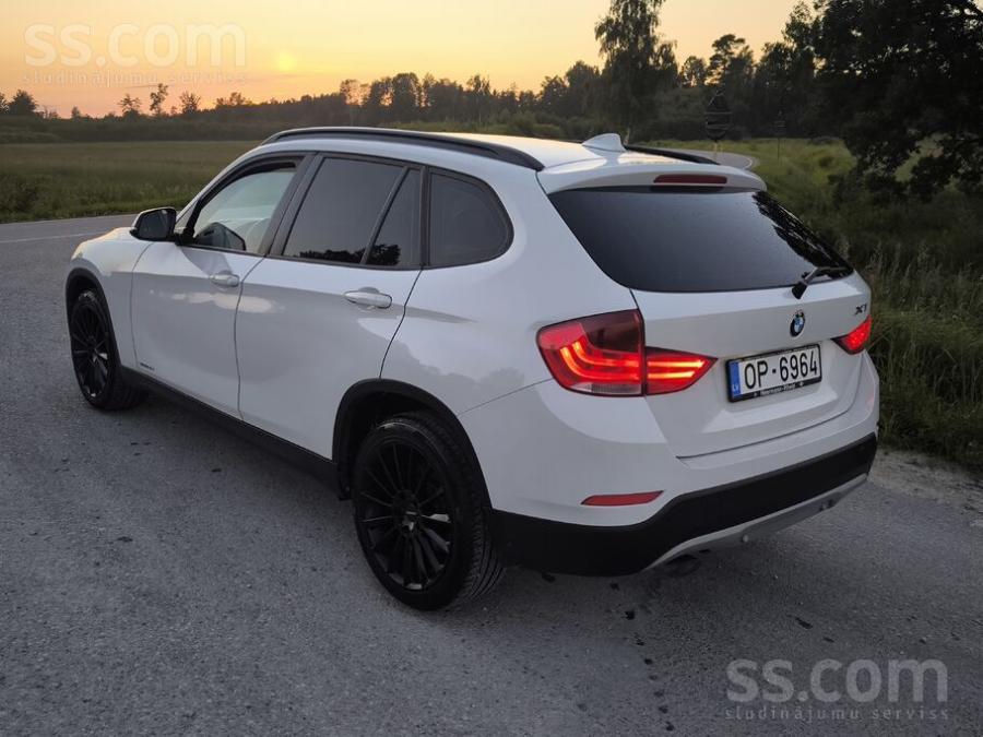 White BMW X1 2014 in Riga, with an engine capacity of 2.00 L and mileage of 225 thousand km for 6250 €, photo 6 on AUTOMOTO.COM.LV