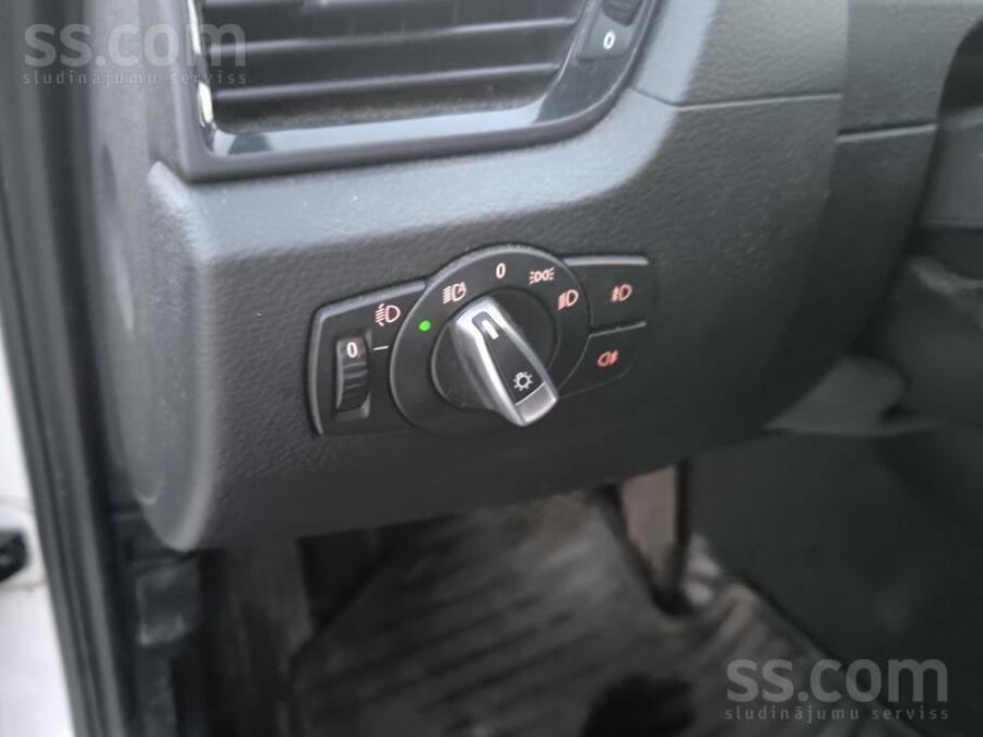 White BMW X1 2014 in Riga, with an engine capacity of 2.00 L and mileage of 225 thousand km for 6250 €, photo 9 on AUTOMOTO.COM.LV