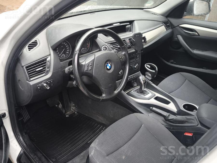 White BMW X1 2014 in Riga, with an engine capacity of 2.00 L and mileage of 225 thousand km for 6250 €, photo 14 on AUTOMOTO.COM.LV
