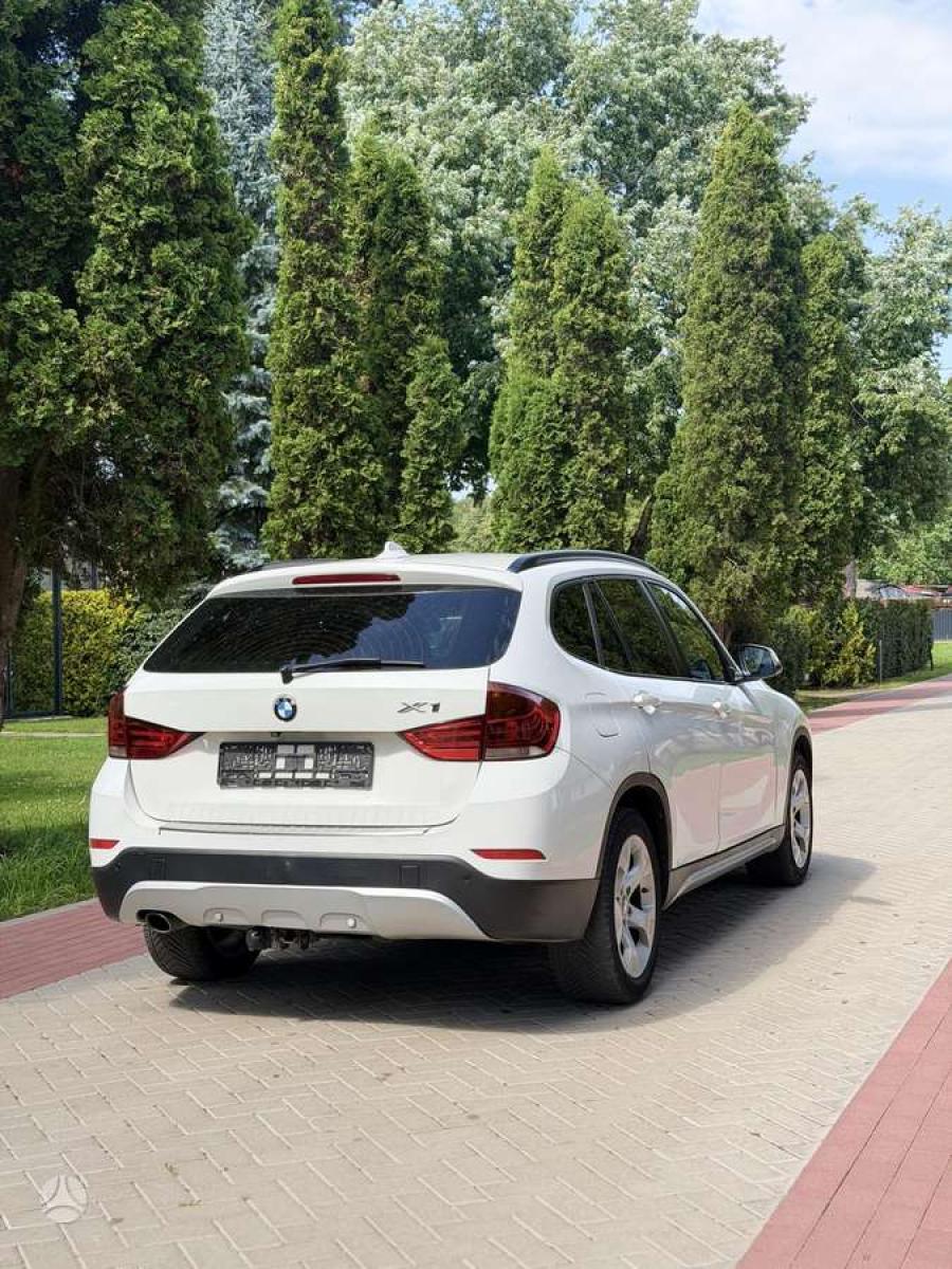 White BMW X1 2014 in Kazlu Ruda, with an engine capacity of 2.00 L and mileage of 226 thousand km for 7450 €, photo 5 on AUTOMOTO.COM.LV