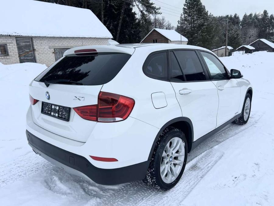White BMW X1 2015 in Utena, with an engine capacity of 2.00 L and mileage of 218 thousand km for 5950 €, photo 4 on AUTOMOTO.COM.LV