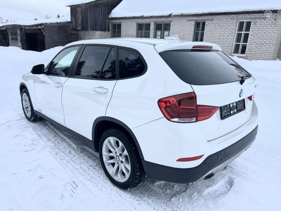 White BMW X1 2015 in Utena, with an engine capacity of 2.00 L and mileage of 218 thousand km for 5950 €, photo 5 on AUTOMOTO.COM.LV