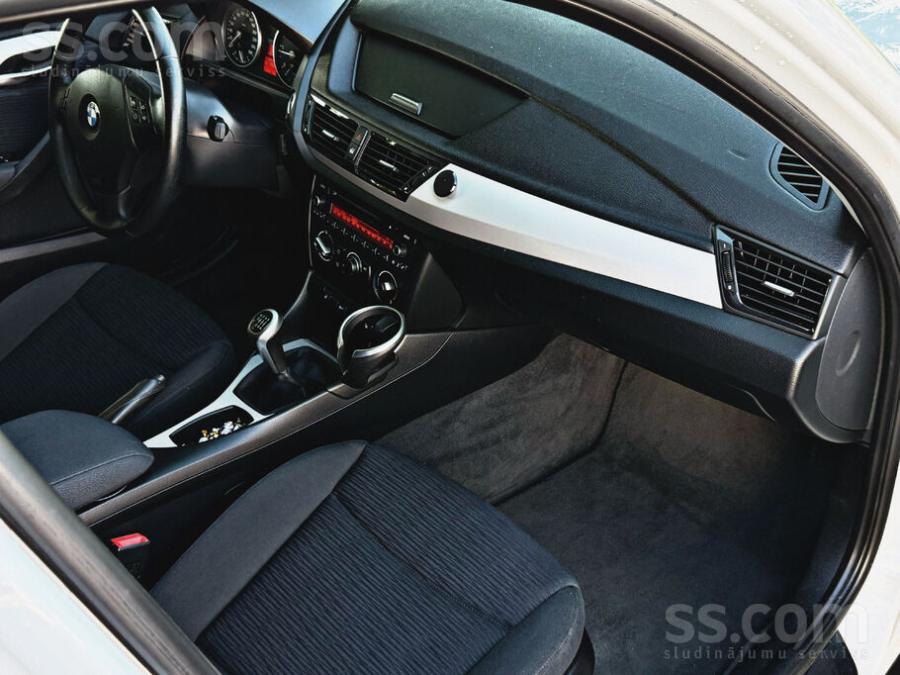 Balts BMW X1 2015 Daugavpils, ar dzinēja tilpumu 2.00 L un nobraukumu 300 tūkst. km par 7500 €, foto 9 vietnē AUTOMOTO.COM.LV