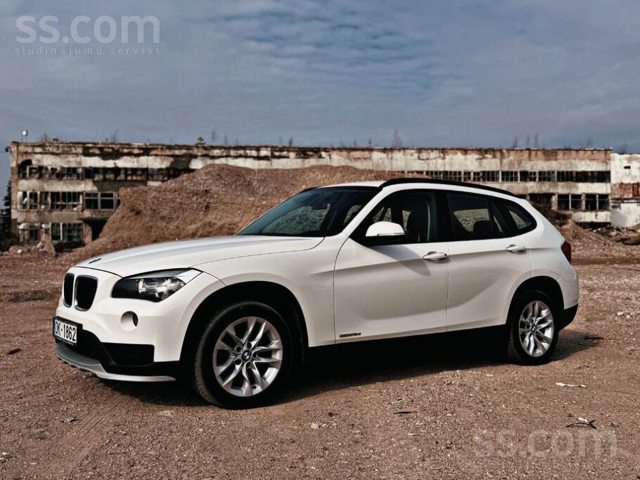 White BMW X1 2015 in Riga, with an engine capacity of 2.00 L and mileage of 298 thousand km for 7400 €, photo 1 on AUTOMOTO.COM.LV