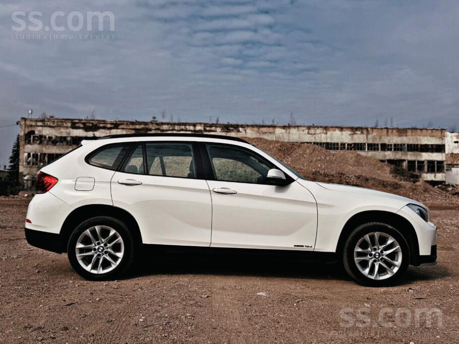 White BMW X1 2015 in Riga, with an engine capacity of 2.00 L and mileage of 298 thousand km for 7400 €, photo 5 on AUTOMOTO.COM.LV