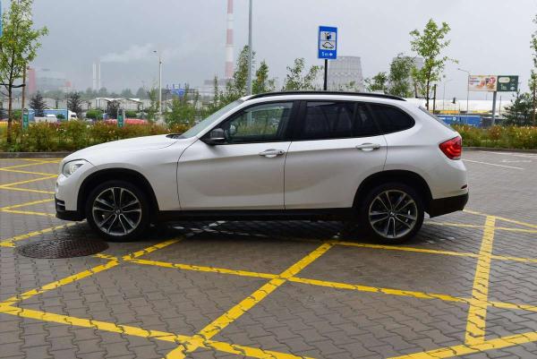White BMW X1 2015 in Vilnius, with an engine capacity of 3.00 L and mileage of 104 thousand km for 7900 €, photo 4 on AUTOMOTO.COM.LV