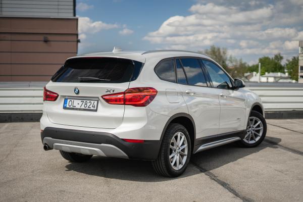 Balts BMW X1 2015 Rīga, ar dzinēja tilpumu 2.00 L un nobraukumu 291 tūkst. km par 13250 €, foto 4 vietnē AUTOMOTO.COM.LV