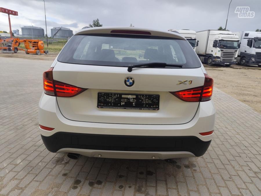 White BMW X1 2015 in Utena, with an engine capacity of 2.00 L and mileage of 165 thousand km for 6990 €, photo 10 on AUTOMOTO.COM.LV