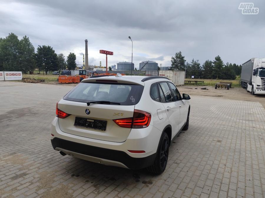 White BMW X1 2015 in Utena, with an engine capacity of 2.00 L and mileage of 165 thousand km for 6990 €, photo 11 on AUTOMOTO.COM.LV