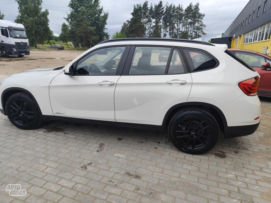 White BMW X1 2015 in Utena, with an engine capacity of 2.00 L and mileage of 165 thousand km for 6990 €, photo 15 on AUTOMOTO.COM.LV