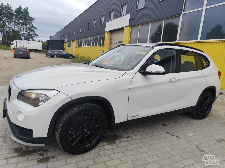 White BMW X1 2015 in Utena, with an engine capacity of 2.00 L and mileage of 165 thousand km for 6990 €, photo 17 on AUTOMOTO.COM.LV