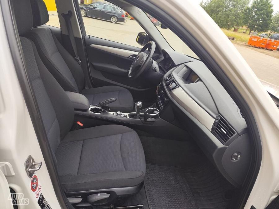 White BMW X1 2015 in Utena, with an engine capacity of 2.00 L and mileage of 165 thousand km for 6990 €, photo 20 on AUTOMOTO.COM.LV