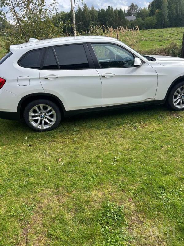 White BMW X1 2015 in Daugavpils, with an engine capacity of 2.00 L and mileage of 225 thousand km for 6650 €, photo 1 on AUTOMOTO.COM.LV