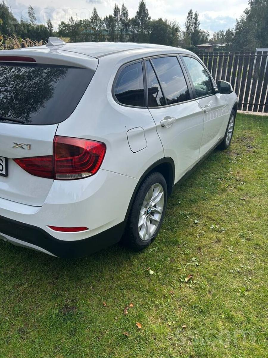 White BMW X1 2015 in Daugavpils, with an engine capacity of 2.00 L and mileage of 225 thousand km for 6650 €, photo 5 on AUTOMOTO.COM.LV