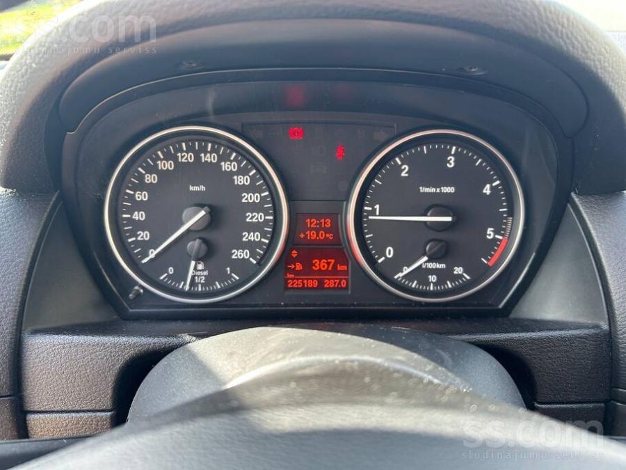 White BMW X1 2015 in Daugavpils, with an engine capacity of 2.00 L and mileage of 225 thousand km for 6650 €, photo 7 on AUTOMOTO.COM.LV
