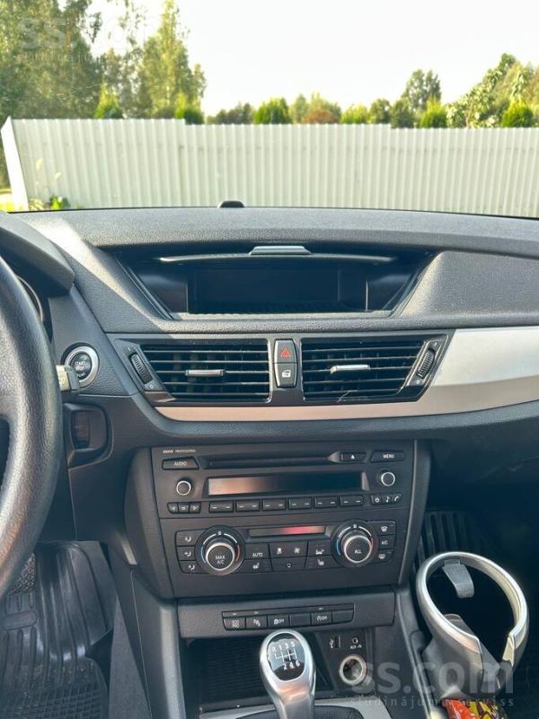 White BMW X1 2015 in Daugavpils, with an engine capacity of 2.00 L and mileage of 225 thousand km for 6650 €, photo 8 on AUTOMOTO.COM.LV