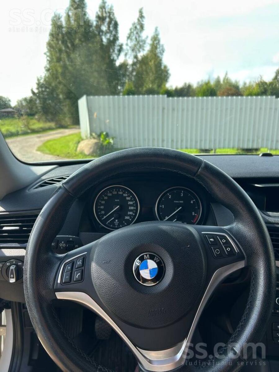 White BMW X1 2015 in Daugavpils, with an engine capacity of 2.00 L and mileage of 225 thousand km for 6650 €, photo 9 on AUTOMOTO.COM.LV