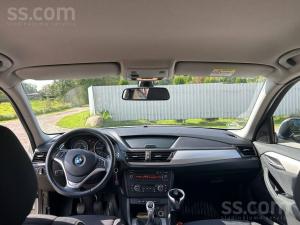 White BMW X1 2015 in Daugavpils, with an engine capacity of 2.00 L and mileage of 225 thousand km for 6650 €, photo 11 on AUTOMOTO.COM.LV