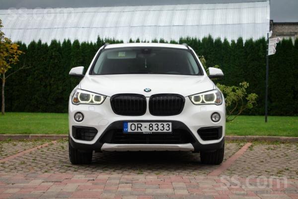 BMW X1 2015 in Jelgava on AUTOMOTO.COM.LV White BMW X1 2015 in Jelgava, with an engine capacity of 2.00 L and mileage of 213 thousand km for 10900 ā¬, photo 3 on AUTOMOTO.COM.LV