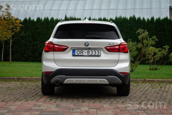 BMW X1 2015 in Jelgava on AUTOMOTO.COM.LV White BMW X1 2015 in Jelgava, with an engine capacity of 2.00 L and mileage of 213 thousand km for 10900 ā¬, photo 6 on AUTOMOTO.COM.LV