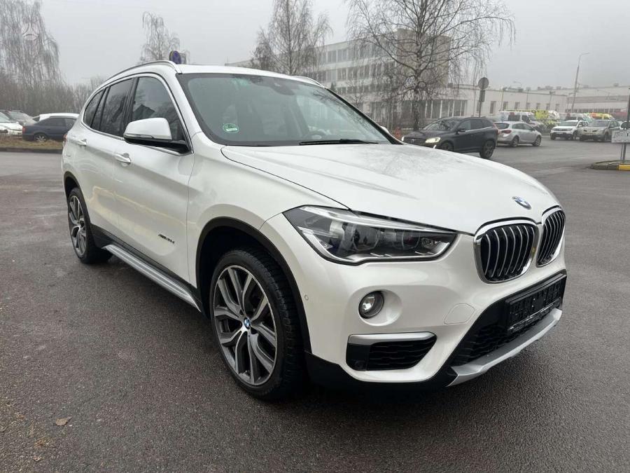 White BMW X1 2016 in Vilnius, with an engine capacity of 2.00 L and mileage of 195 thousand km for 10300 €, photo 2 on AUTOMOTO.COM.LV