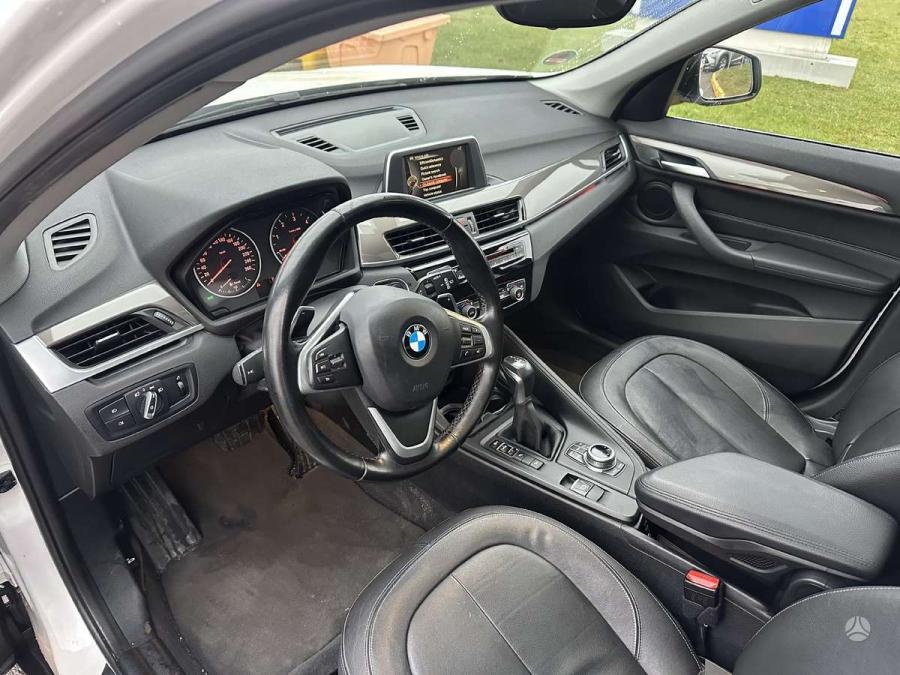 White BMW X1 2016 in Vilnius, with an engine capacity of 2.00 L and mileage of 195 thousand km for 10300 €, photo 11 on AUTOMOTO.COM.LV